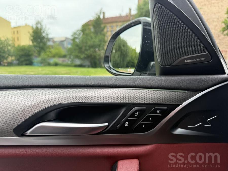 White BMW X4 2019 in Riga, with an engine capacity of 2.00 L and mileage of 158 thousand km for 33800 €, photo 13 on AUTOMOTO.COM.LV