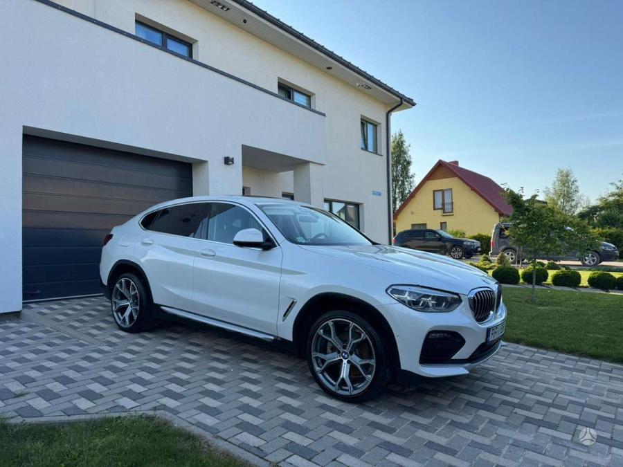 White BMW X4 2021 in Tukums, with an engine capacity of 2.00 L and mileage of 120 thousand km for 34300 €, photo 1 on AUTOMOTO.COM.LV