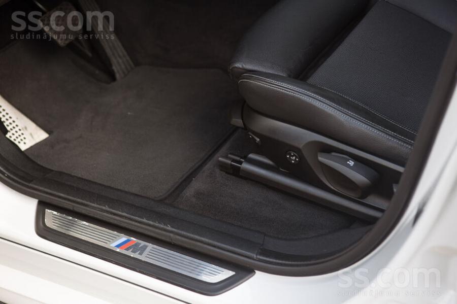 White BMW X4 2015 in Riga, with an engine capacity of 2.00 L and mileage of 207 thousand km for 17800 €, photo 16 on AUTOMOTO.COM.LV