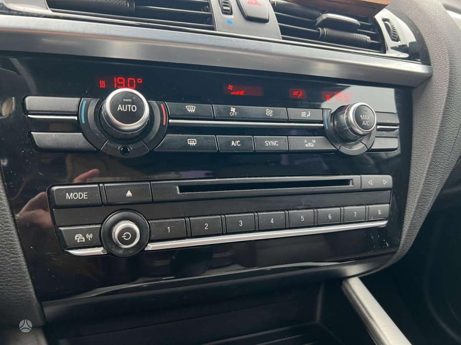 Balts BMW X4 2015 Kauņa, ar dzinēja tilpumu 2.00 L un nobraukumu 307 tūkst. km par 16999 €, foto 17 vietnē AUTOMOTO.COM.LV