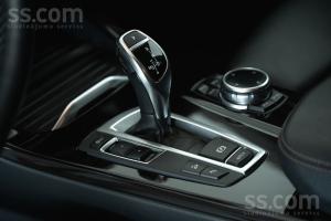 White BMW X4 2015 in Riga, with an engine capacity of 3.00 L and mileage of 182 thousand km for 15990 €, photo 9 on AUTOMOTO.COM.LV