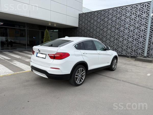 White BMW X4 2016 in Riga, with an engine capacity of 2.00 L and mileage of 138 thousand km for 17650 €, photo 2 on AUTOMOTO.COM.LV