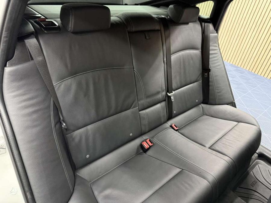 White BMW X4 2016 in Marijampole, with an engine capacity of 2.99 L and mileage of 303 thousand km for 18350 €, photo 19 on AUTOMOTO.COM.LV