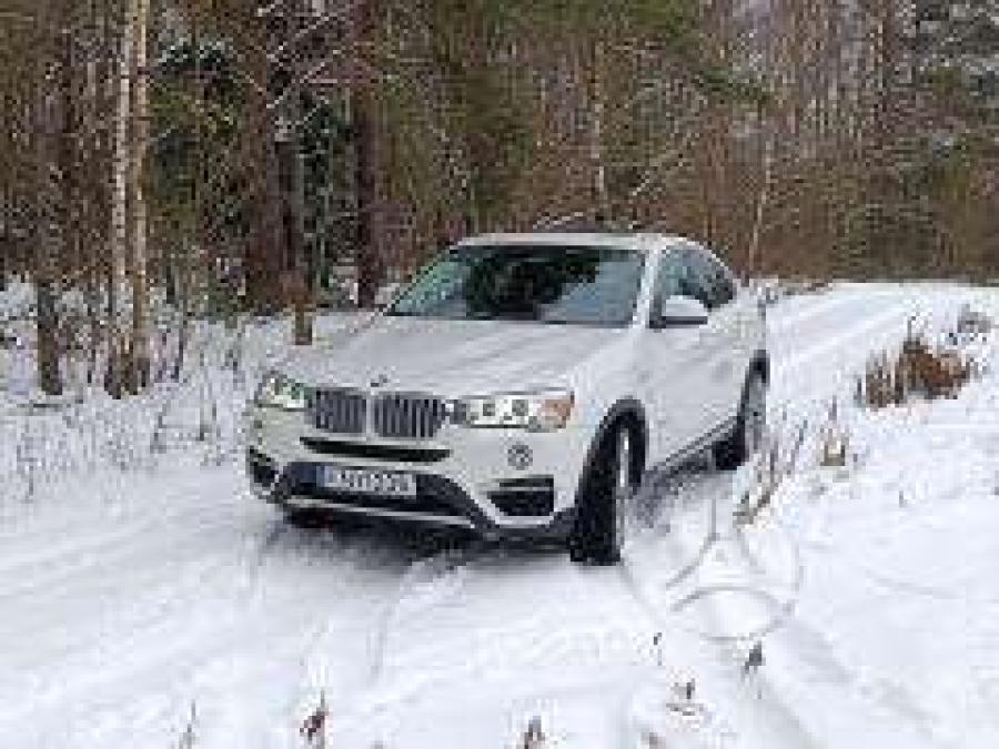 White BMW X4 2017 in Vilnius, with an engine capacity of 2.00 L and mileage of 75 thousand km for 19999 €, photo 1 on AUTOMOTO.COM.LV