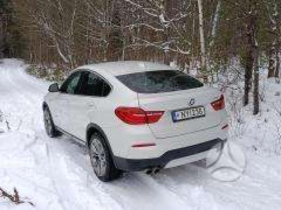 White BMW X4 2017 in Vilnius, with an engine capacity of 2.00 L and mileage of 75 thousand km for 19999 €, photo 4 on AUTOMOTO.COM.LV