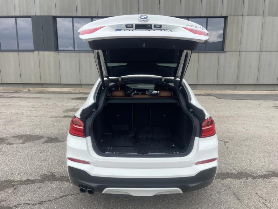 White BMW X4 2017 in Riga, with an engine capacity of 3.00 L and mileage of 282 thousand km for 20990 €, photo 15 on AUTOMOTO.COM.LV