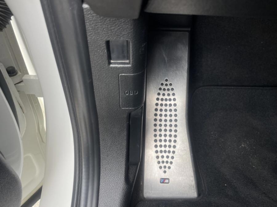 White BMW X4 2017 in Riga, with an engine capacity of 3.00 L and mileage of 282 thousand km for 20990 €, photo 18 on AUTOMOTO.COM.LV