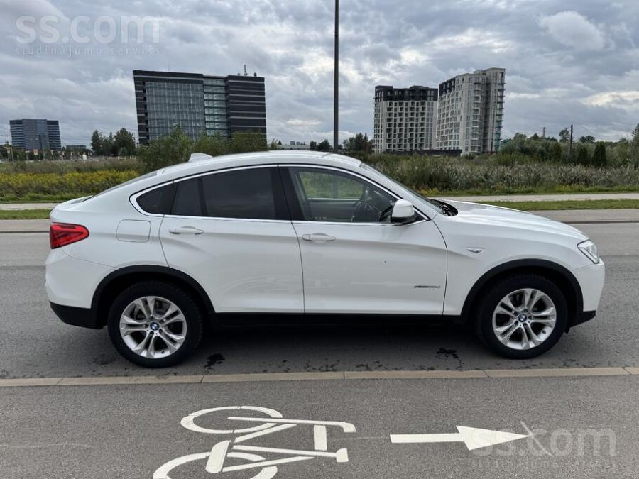 White BMW X4 2017 in Riga, with an engine capacity of 2.00 L and mileage of 120 thousand km for 21900 €, photo 5 on AUTOMOTO.COM.LV