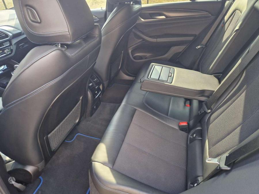 White BMW X4 2018 in Taurage, with an engine capacity of 2.00 L and mileage of 180 thousand km for 27000 €, photo 11 on AUTOMOTO.COM.LV