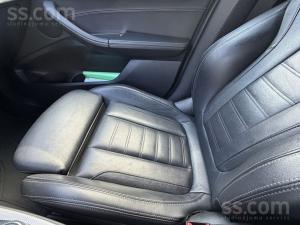 White BMW X4 2018 in Riga, with an engine capacity of 2.00 L and mileage of 235 thousand km for 26500 €, photo 12 on AUTOMOTO.COM.LV