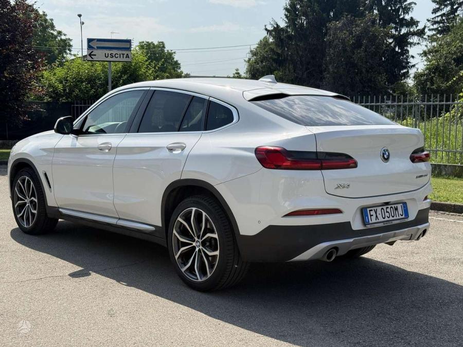 White BMW X4 2019 in Panevezys, with an engine capacity of 2.00 L and mileage of 227 thousand km for 23990 €, photo 12 on AUTOMOTO.COM.LV