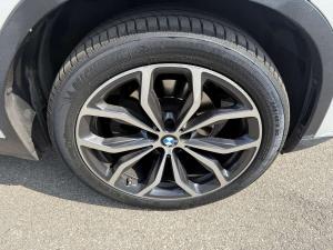 White BMW X4 2019 in Panevezys, with an engine capacity of 2.00 L and mileage of 227 thousand km for 23990 €, photo 18 on AUTOMOTO.COM.LV