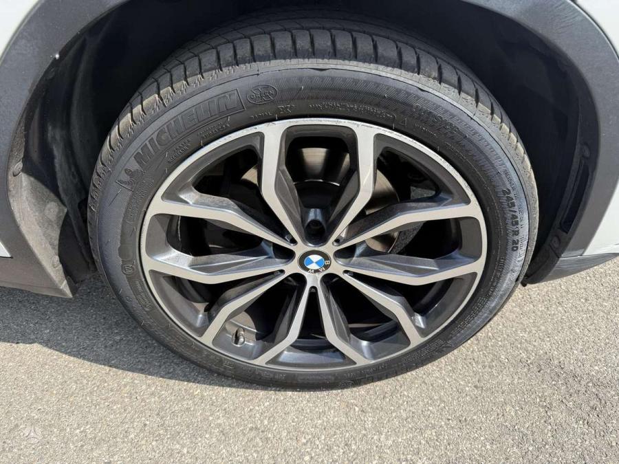 White BMW X4 2019 in Panevezys, with an engine capacity of 2.00 L and mileage of 227 thousand km for 23990 €, photo 18 on AUTOMOTO.COM.LV