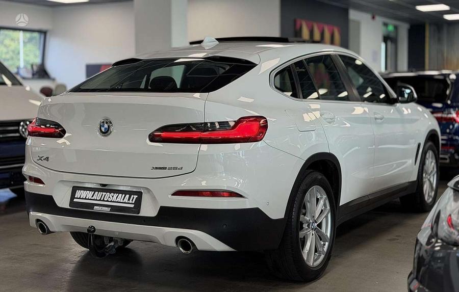 White BMW X4 2019 in Klaipeda, with an engine capacity of 2.00 L and mileage of 262 thousand km for 24950 €, photo 7 on AUTOMOTO.COM.LV
