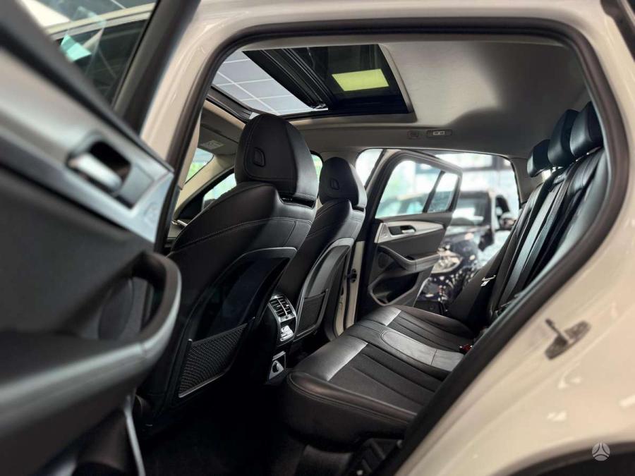 White BMW X4 2019 in Klaipeda, with an engine capacity of 2.00 L and mileage of 262 thousand km for 24950 €, photo 9 on AUTOMOTO.COM.LV