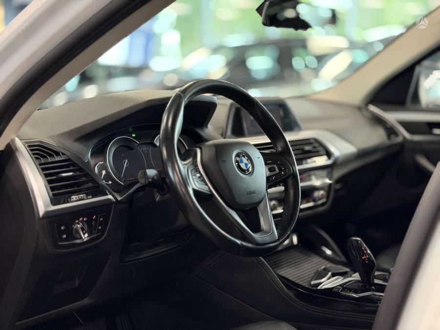 White BMW X4 2019 in Klaipeda, with an engine capacity of 2.00 L and mileage of 262 thousand km for 24950 €, photo 13 on AUTOMOTO.COM.LV