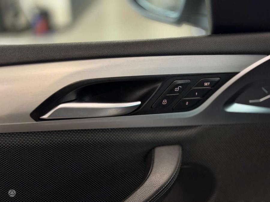 White BMW X4 2019 in Klaipeda, with an engine capacity of 2.00 L and mileage of 262 thousand km for 24950 €, photo 18 on AUTOMOTO.COM.LV
