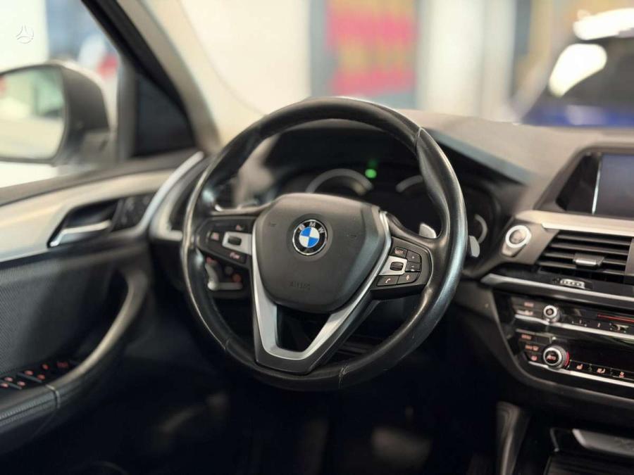 White BMW X4 2019 in Klaipeda, with an engine capacity of 2.00 L and mileage of 262 thousand km for 24950 €, photo 23 on AUTOMOTO.COM.LV