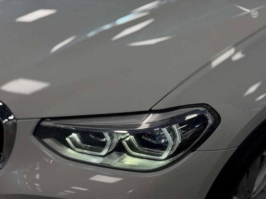 White BMW X4 2019 in Klaipeda, with an engine capacity of 2.00 L and mileage of 262 thousand km for 24950 €, photo 35 on AUTOMOTO.COM.LV