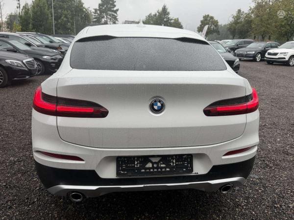 BMW X4 2020 in Kaunas on AUTOMOTO.COM.LV White BMW X4 2020 in Kaunas, with an engine capacity of 2.00 L and mileage of 135 thousand km for 29900 €, photo 8 on AUTOMOTO.COM.LV