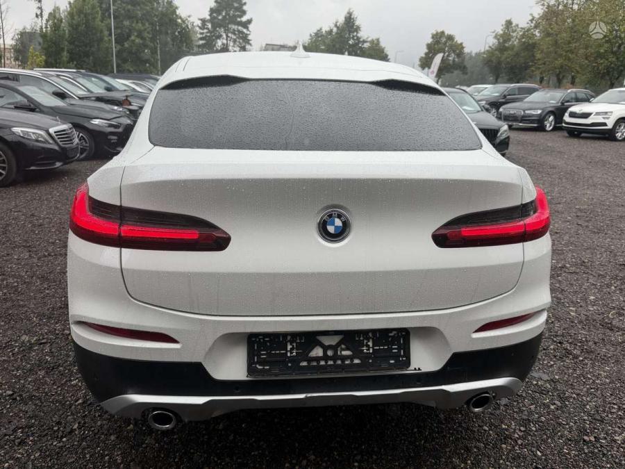 White BMW X4 2020 in Kaunas, with an engine capacity of 2.00 L and mileage of 135 thousand km for 29900 €, photo 8 on AUTOMOTO.COM.LV