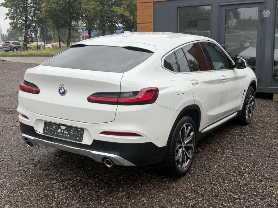 White BMW X4 2020 in Kaunas, with an engine capacity of 2.00 L and mileage of 135 thousand km for 29900 €, photo 9 on AUTOMOTO.COM.LV