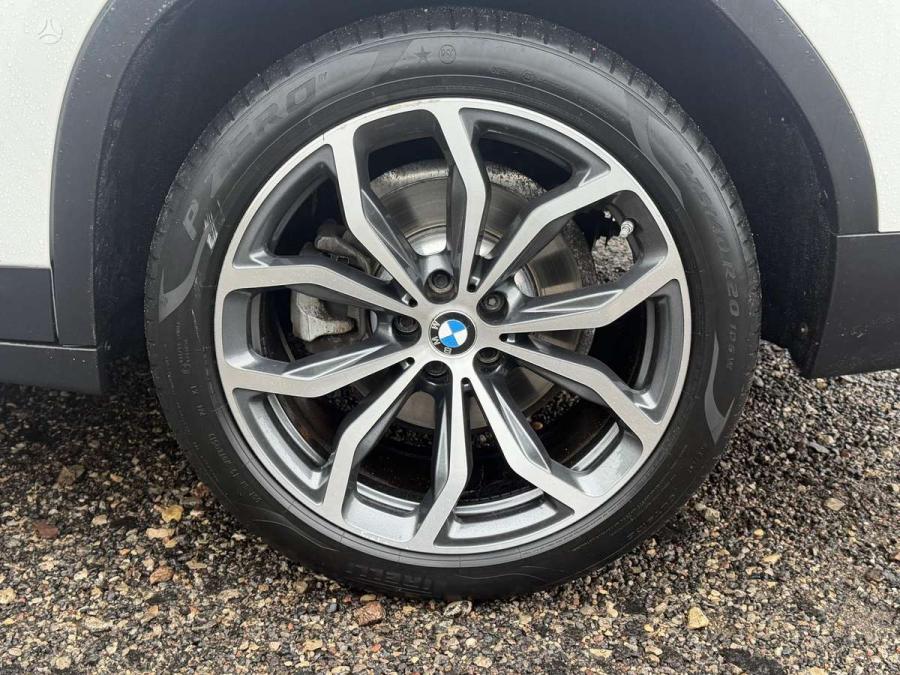 White BMW X4 2020 in Kaunas, with an engine capacity of 2.00 L and mileage of 135 thousand km for 29900 €, photo 15 on AUTOMOTO.COM.LV