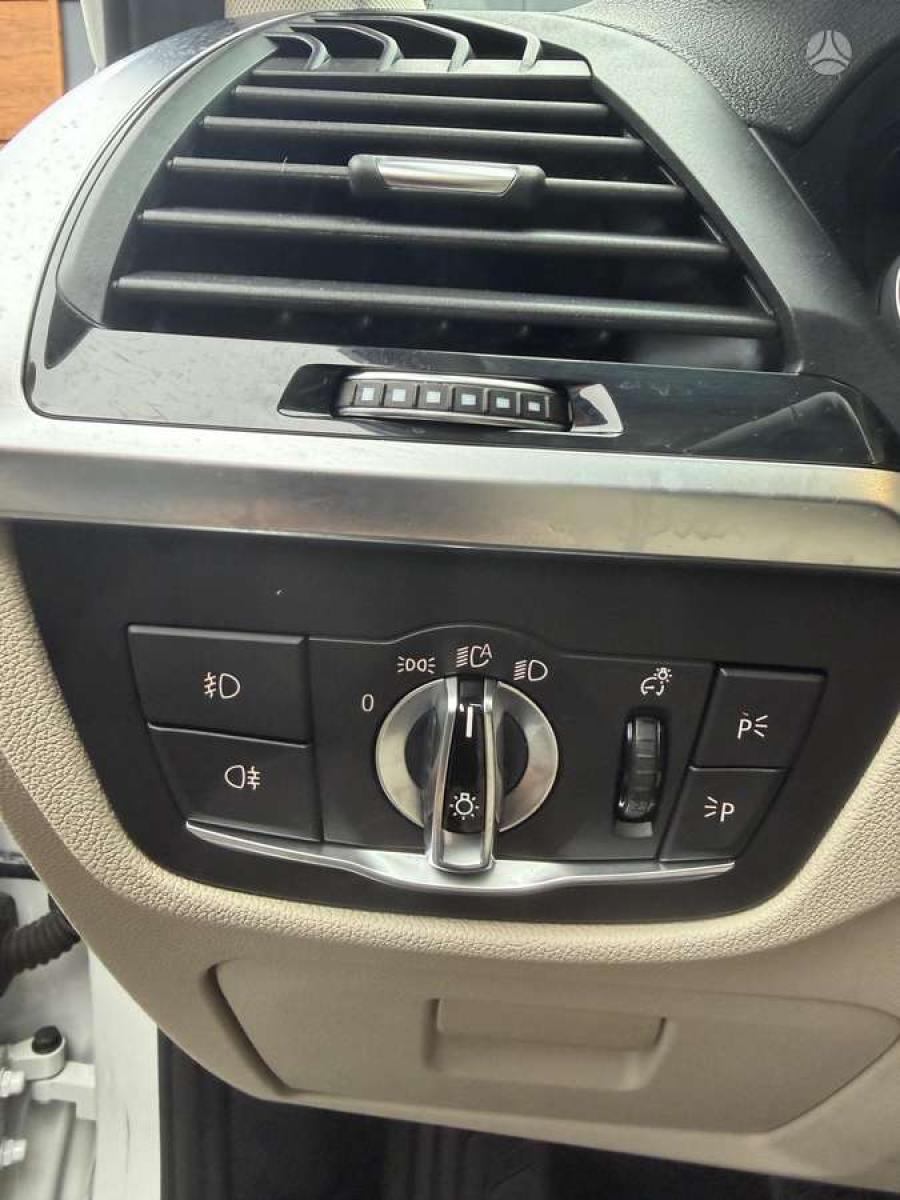 White BMW X4 2020 in Kaunas, with an engine capacity of 2.00 L and mileage of 135 thousand km for 29900 €, photo 32 on AUTOMOTO.COM.LV