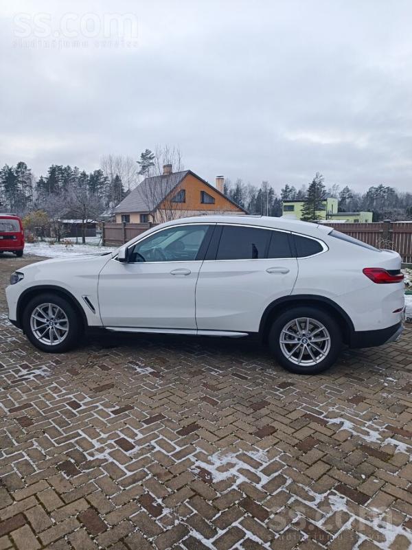 White BMW X4 2022 in Riga, with an engine capacity of 2.00 L and mileage of 143 thousand km for 41900 €, photo 3 on AUTOMOTO.COM.LV