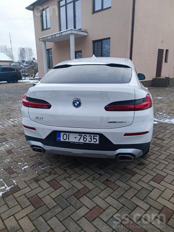 White BMW X4 2022 in Riga, with an engine capacity of 2.00 L and mileage of 143 thousand km for 41900 €, photo 4 on AUTOMOTO.COM.LV
