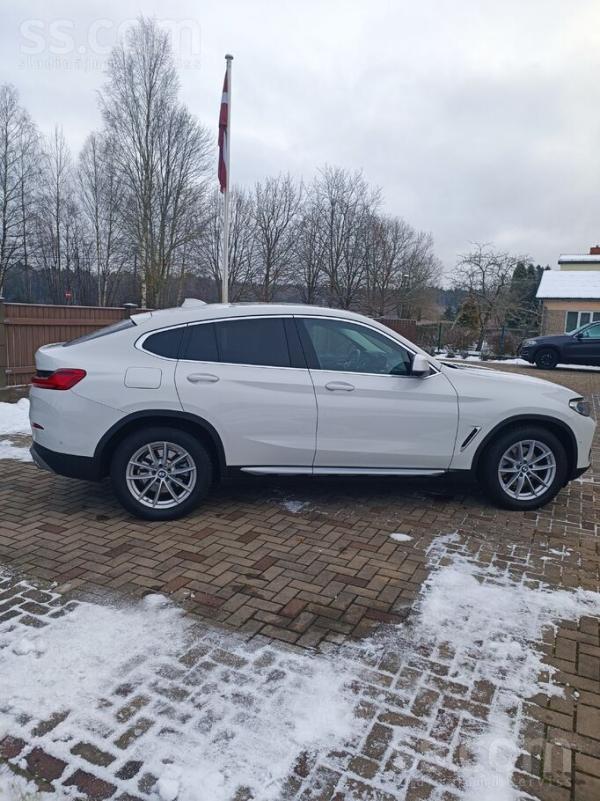 White BMW X4 2022 in Riga, with an engine capacity of 2.00 L and mileage of 143 thousand km for 41900 €, photo 5 on AUTOMOTO.COM.LV