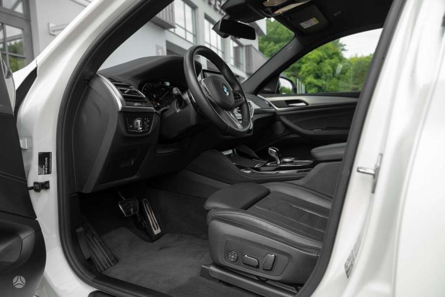 White BMW X4 2024 in Vilnius, with an engine capacity of 2.99 L and mileage of 37 thousand km for 54900 €, photo 4 on AUTOMOTO.COM.LV