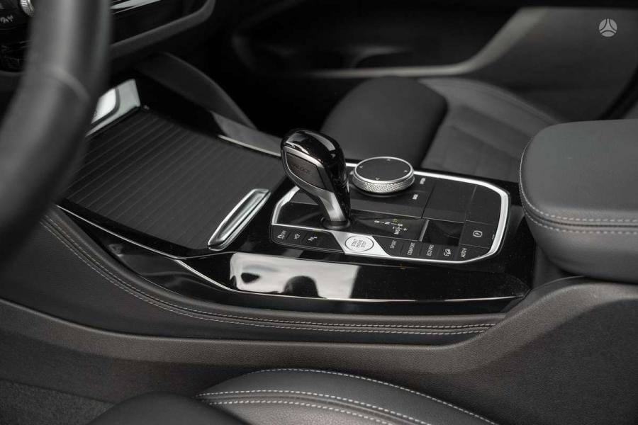 White BMW X4 2024 in Vilnius, with an engine capacity of 2.99 L and mileage of 37 thousand km for 54900 €, photo 26 on AUTOMOTO.COM.LV