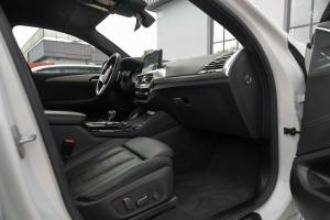 White BMW X4 2024 in Vilnius, with an engine capacity of 2.99 L and mileage of 37 thousand km for 54900 €, photo 32 on AUTOMOTO.COM.LV