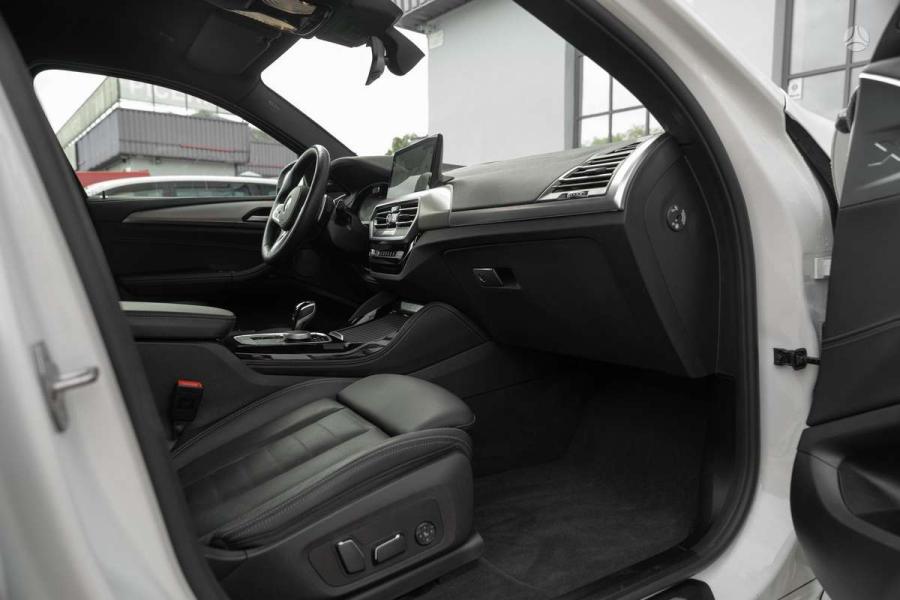White BMW X4 2024 in Vilnius, with an engine capacity of 2.99 L and mileage of 37 thousand km for 54900 €, photo 32 on AUTOMOTO.COM.LV