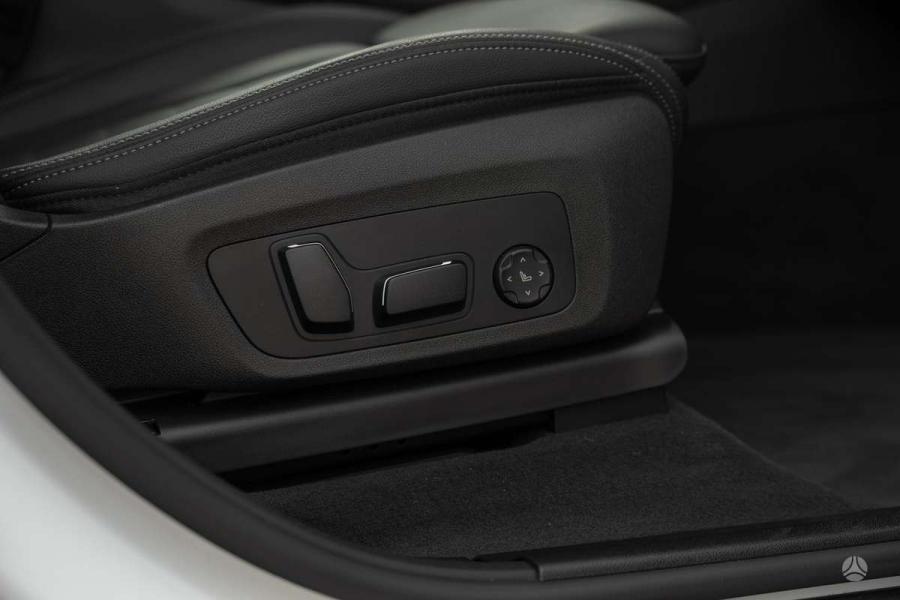 White BMW X4 2024 in Vilnius, with an engine capacity of 2.99 L and mileage of 37 thousand km for 54900 €, photo 33 on AUTOMOTO.COM.LV