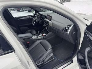 White BMW X4 2019 in Vilnius, with an engine capacity of 2.00 L and mileage of 275 thousand km for 23499 €, photo 10 on AUTOMOTO.COM.LV