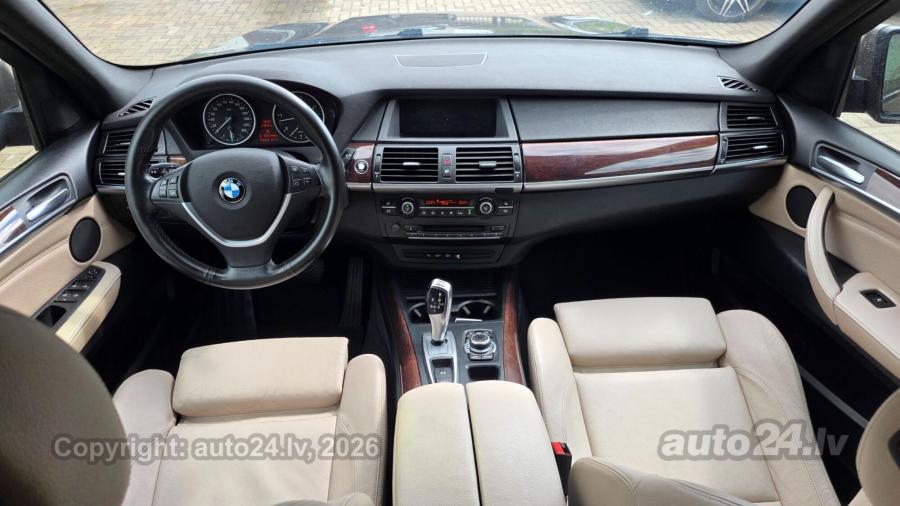 Smilšu krāsa BMW X5 2010 Tartu, ar dzinēja tilpumu 3.00 L un nobraukumu 396 tūkst. km par 10900 €, foto 7 vietnē AUTOMOTO.COM.LV