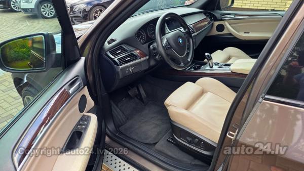 Smilšu krāsa BMW X5 2010 Tartu, ar dzinēja tilpumu 3.00 L un nobraukumu 396 tūkst. km par 10900 €, foto 8 vietnē AUTOMOTO.COM.LV