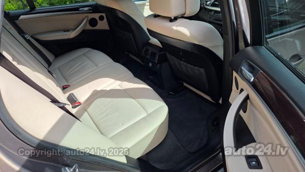 Smilšu krāsa BMW X5 2010 Tartu, ar dzinēja tilpumu 3.00 L un nobraukumu 396 tūkst. km par 10900 €, foto 9 vietnē AUTOMOTO.COM.LV