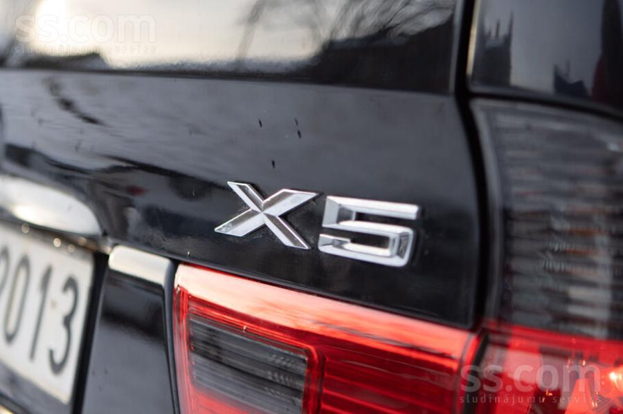 Melns BMW X5 2000 Rīga, ar dzinēja tilpumu 4.40 L un nobraukumu 301 tūkst. km par 3990 €, foto 23 vietnē AUTOMOTO.COM.LV