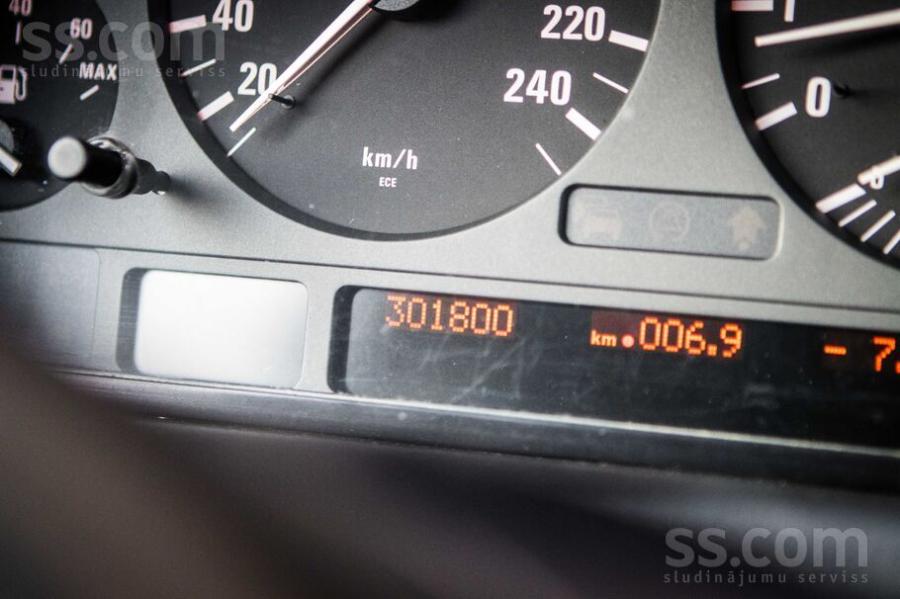 Melns BMW X5 2000 Rīga, ar dzinēja tilpumu 4.40 L un nobraukumu 301 tūkst. km par 3990 €, foto 24 vietnē AUTOMOTO.COM.LV