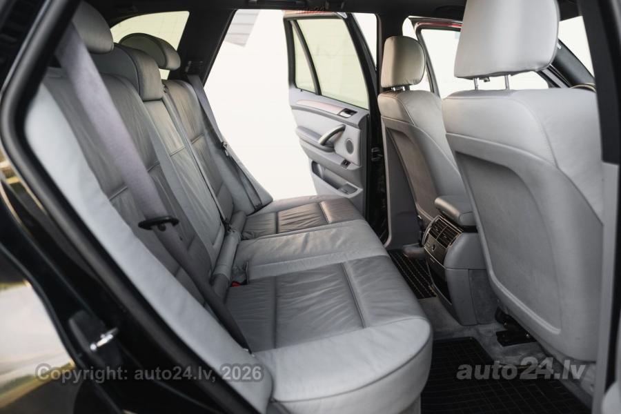 Melns BMW X5 2000 Tallina, ar dzinēja tilpumu 4.40 L un nobraukumu 144 tūkst. km par 9999 €, foto 14 vietnē AUTOMOTO.COM.LV