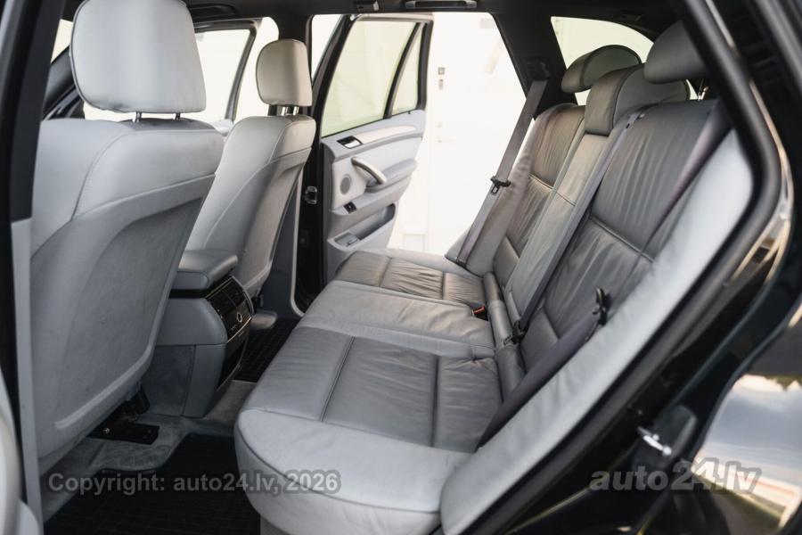 Melns BMW X5 2000 Tallina, ar dzinēja tilpumu 4.40 L un nobraukumu 144 tūkst. km par 9999 €, foto 16 vietnē AUTOMOTO.COM.LV