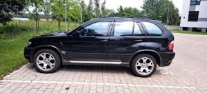 Black BMW X5 2001 in Riga, with an engine capacity of 3.00 L and mileage of 420 thousand km for 2500 €, photo 2 on AUTOMOTO.COM.LV