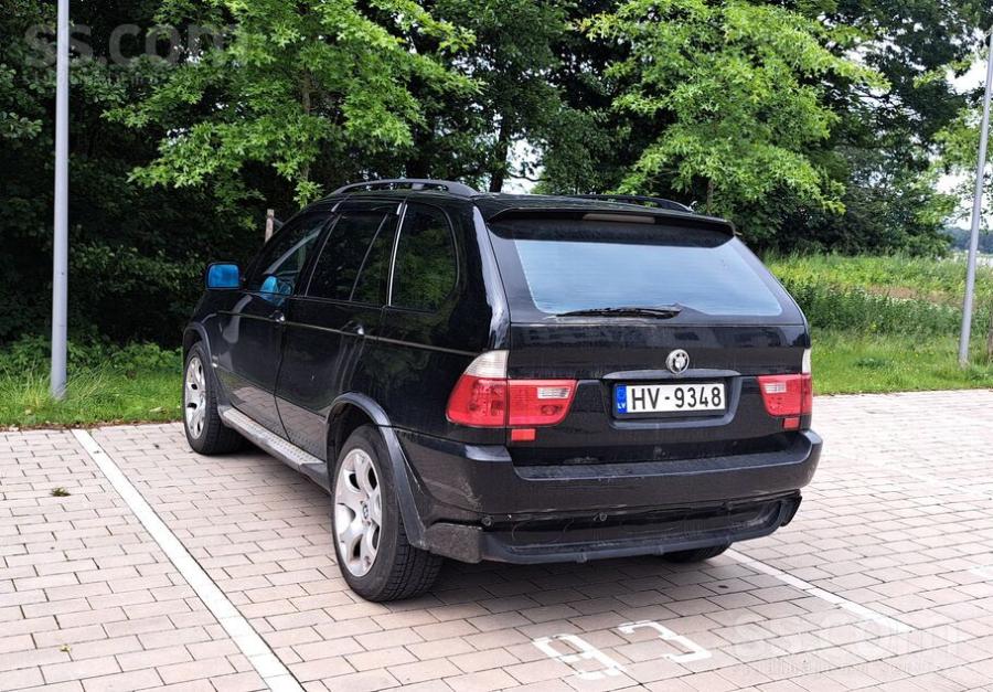 Black BMW X5 2001 in Riga, with an engine capacity of 3.00 L and mileage of 420 thousand km for 2500 €, photo 4 on AUTOMOTO.COM.LV