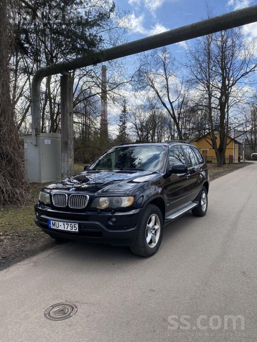 Black BMW X5 2001 in Riga, with an engine capacity of 4.40 L and mileage of 450 thousand km for 5200 €, photo 1 on AUTOMOTO.COM.LV
