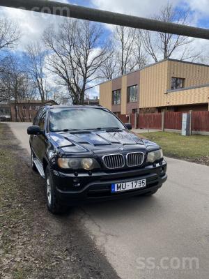 Black BMW X5 2001 in Riga, with an engine capacity of 4.40 L and mileage of 450 thousand km for 5200 €, photo 2 on AUTOMOTO.COM.LV