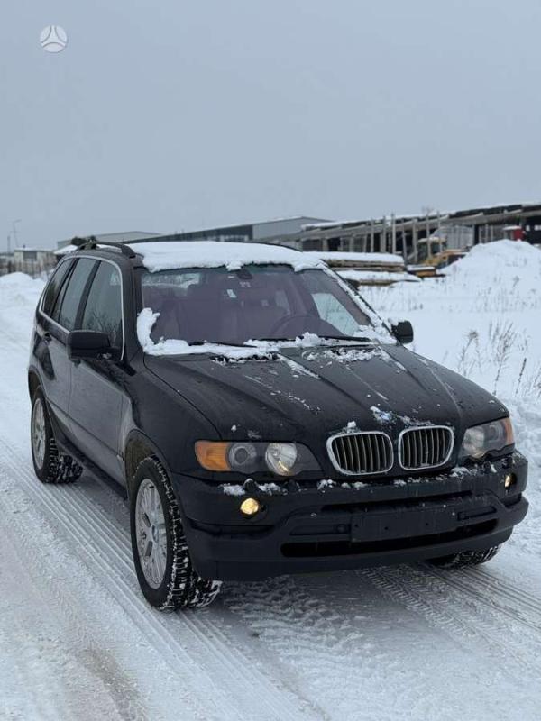 Black BMW X5 2001 in Vilnius, with an engine capacity of 4.40 L and mileage of 329 thousand km for 3250 €, photo 1 on AUTOMOTO.COM.LV