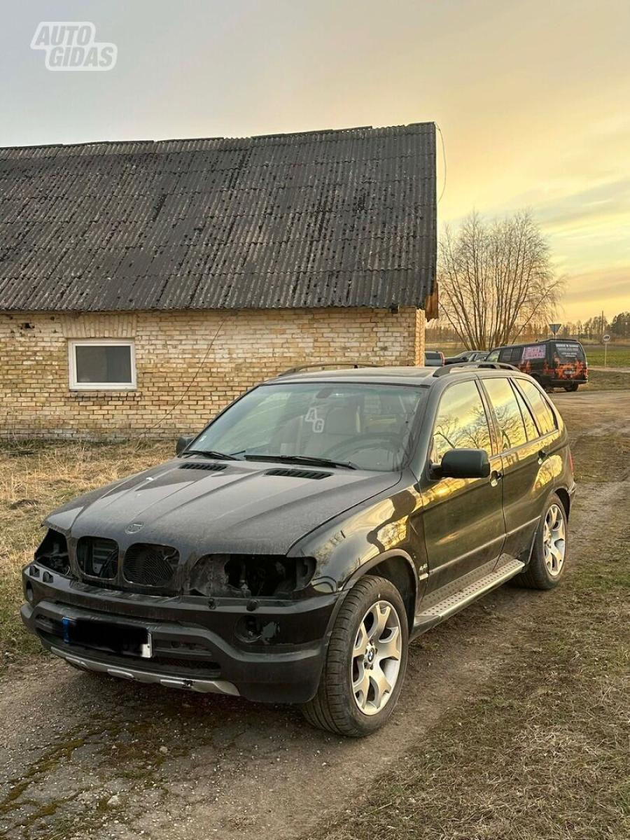 Melns BMW X5 2001 Joniškis, ar dzinēja tilpumu 4.40 L un nobraukumu 371 tūkst. km par 2300 €, foto 1 vietnē AUTOMOTO.COM.LV